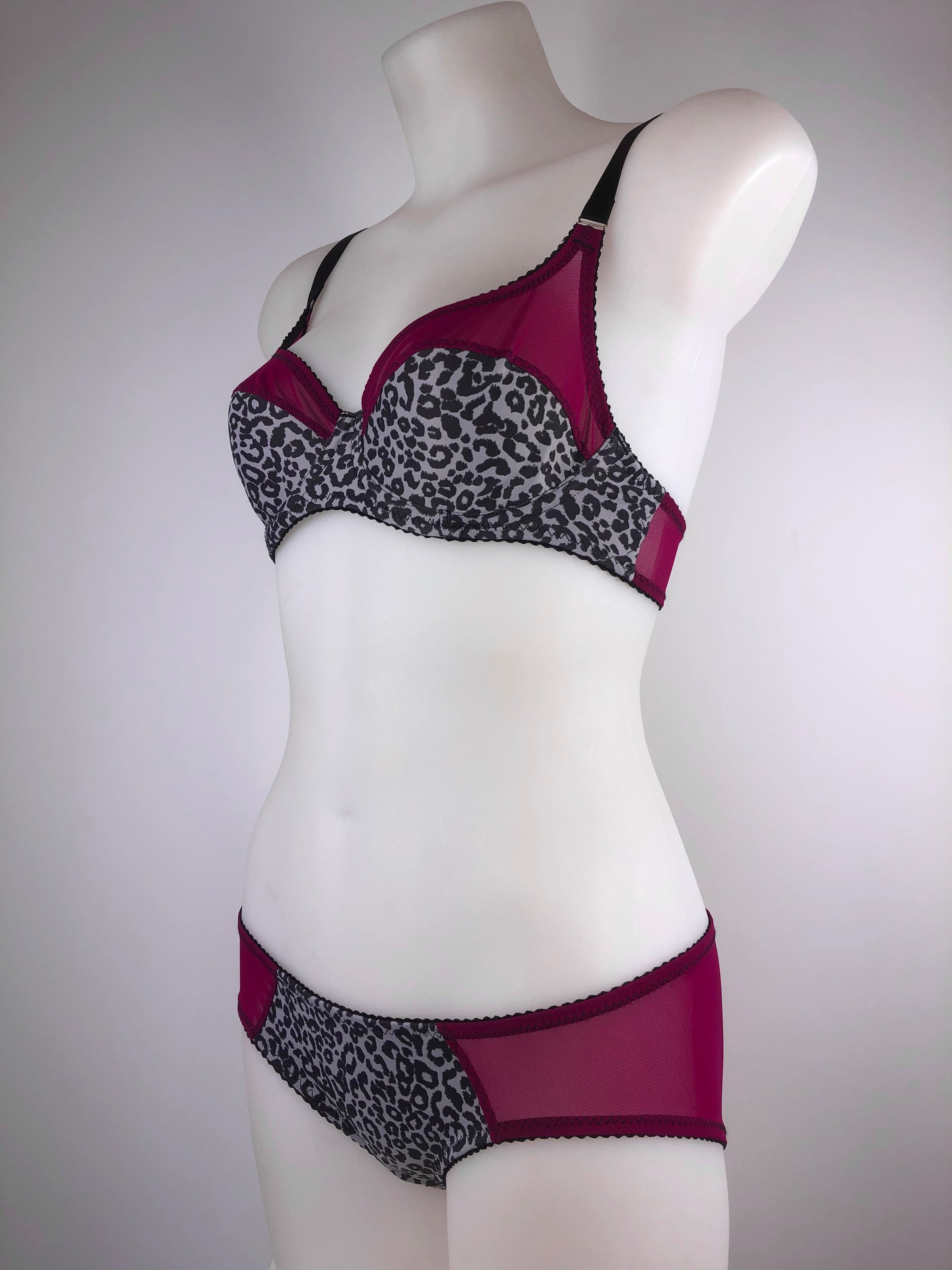 Vintage And Retro Inspired Lingerie Shapewear Stockings And Straps